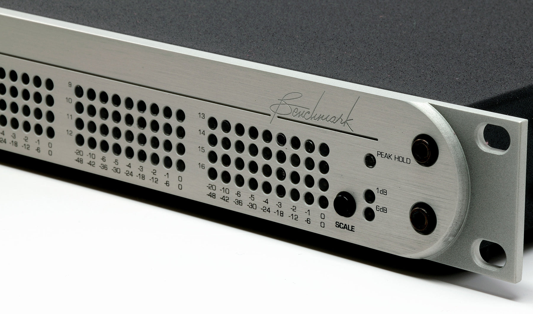 Benchmark ADC16 16-Channel Analog to Digital Audio Converter - Discont ...